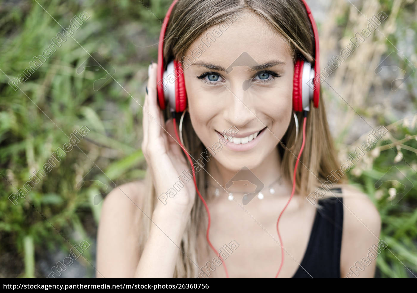 Porträt Eines Lächelnden Teenager Mädchens Das Lizenzfreies Foto