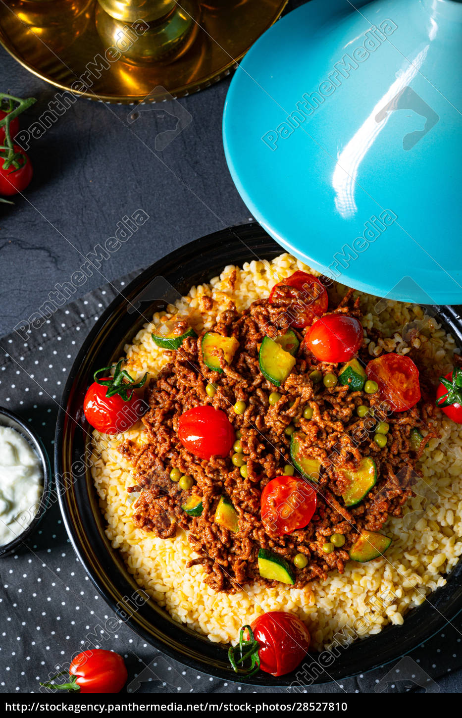 Tomaten-Bulgur mit Gemüse und Hackfleisch - Stockfoto - #28527810 ... Tomaten-Bulgur mit Gemüse und Hackfleisch - Stockfoto - #28527810 ...